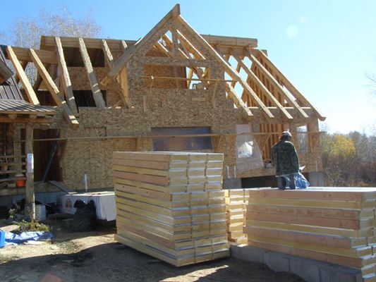 Structural Insulated Panels for a Hybrid Log Home Roof